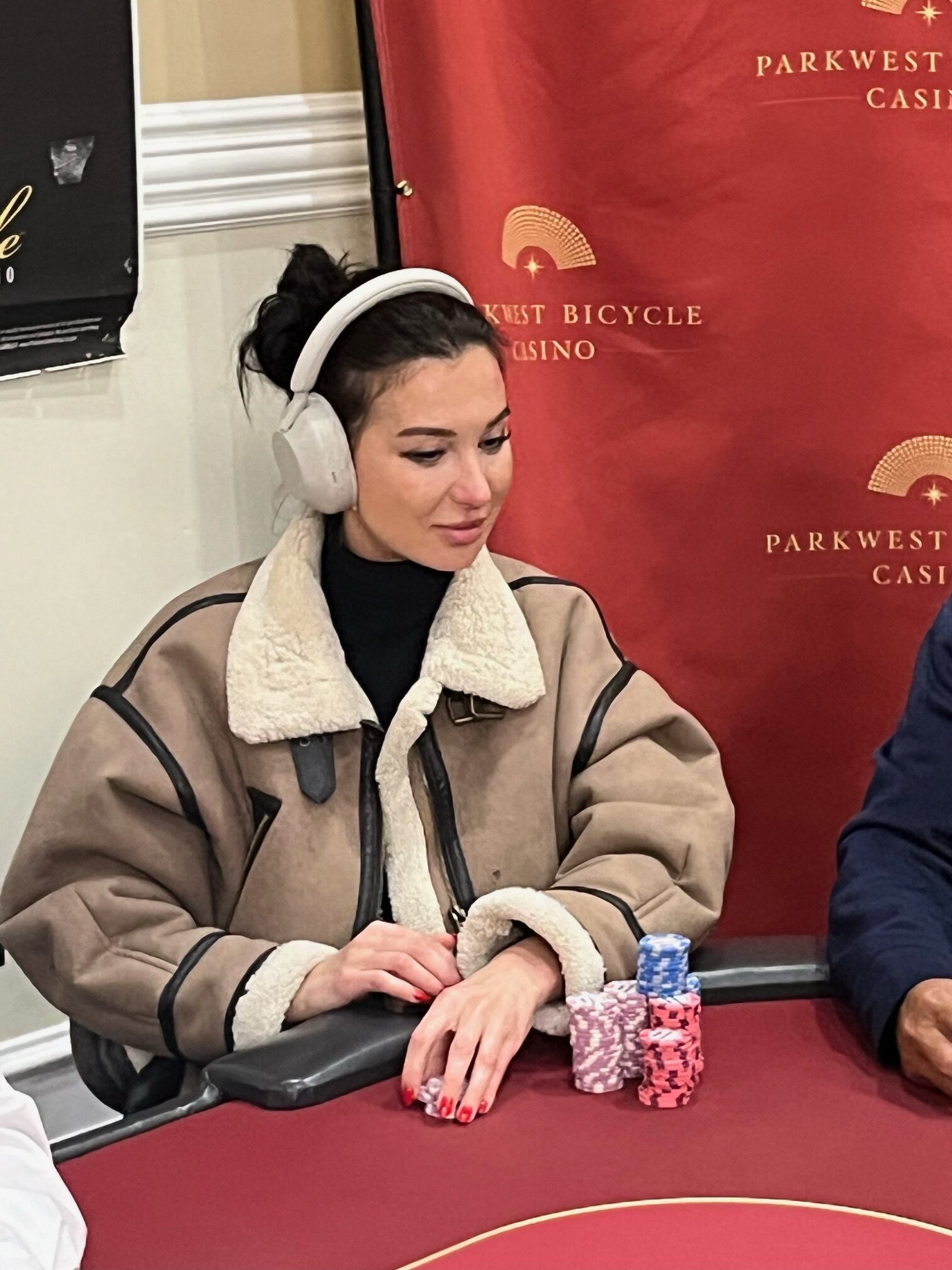 Safiya Umerova Leads the Final 33 From 2A – The Bike Poker Feed