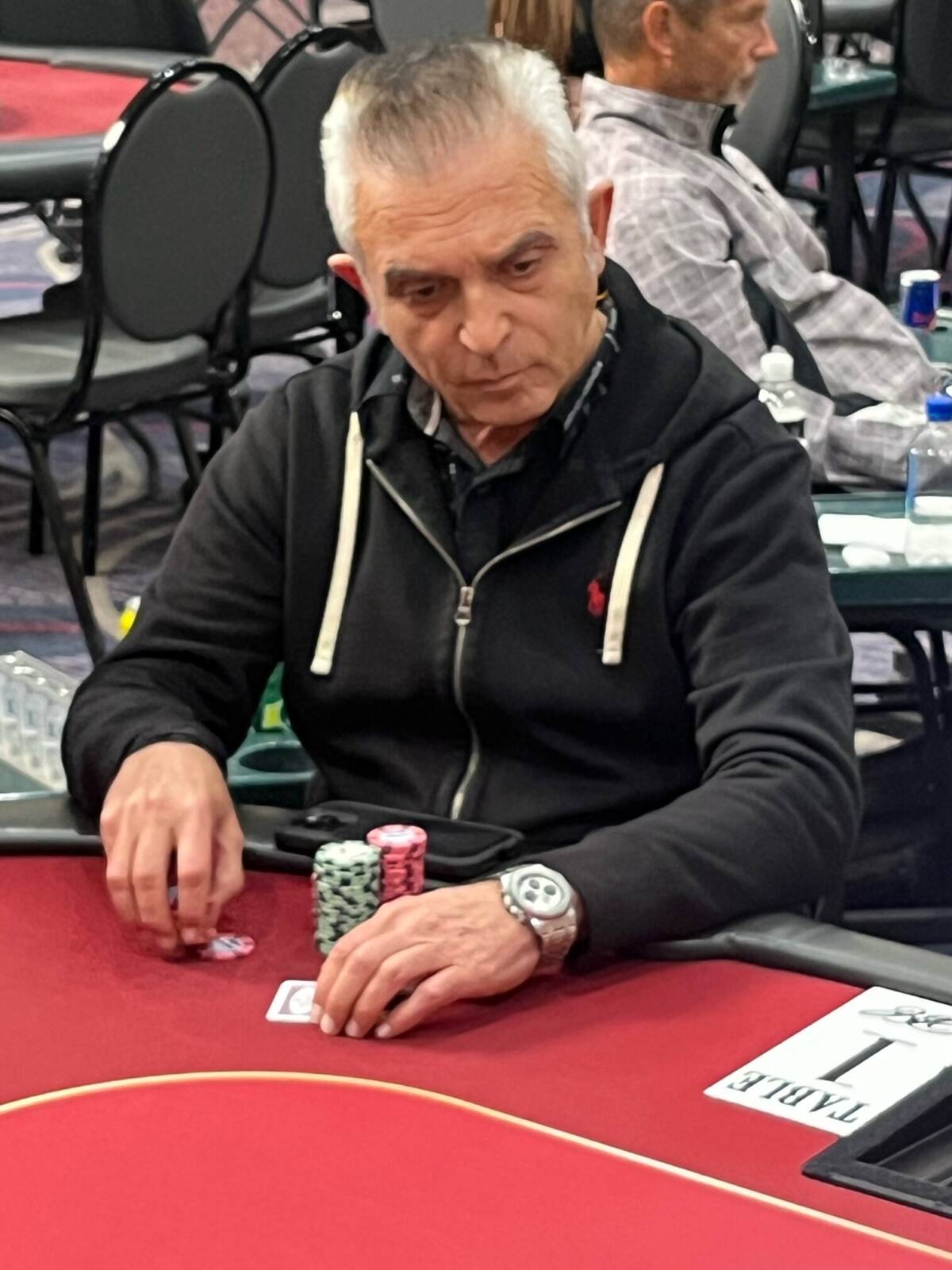 Michael Nia Bags Early Lead in the Mystery Bounty – The Bike Poker Feed